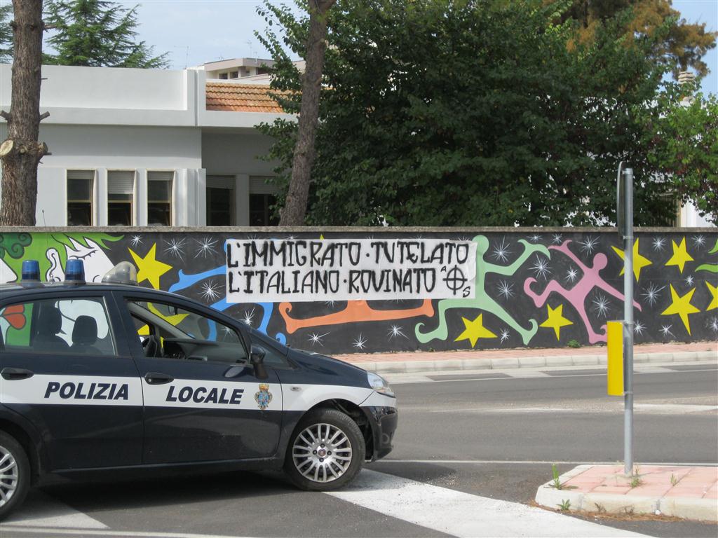 In Via Ugo Lisi Appare Uno Striscione Anti Immigrati
