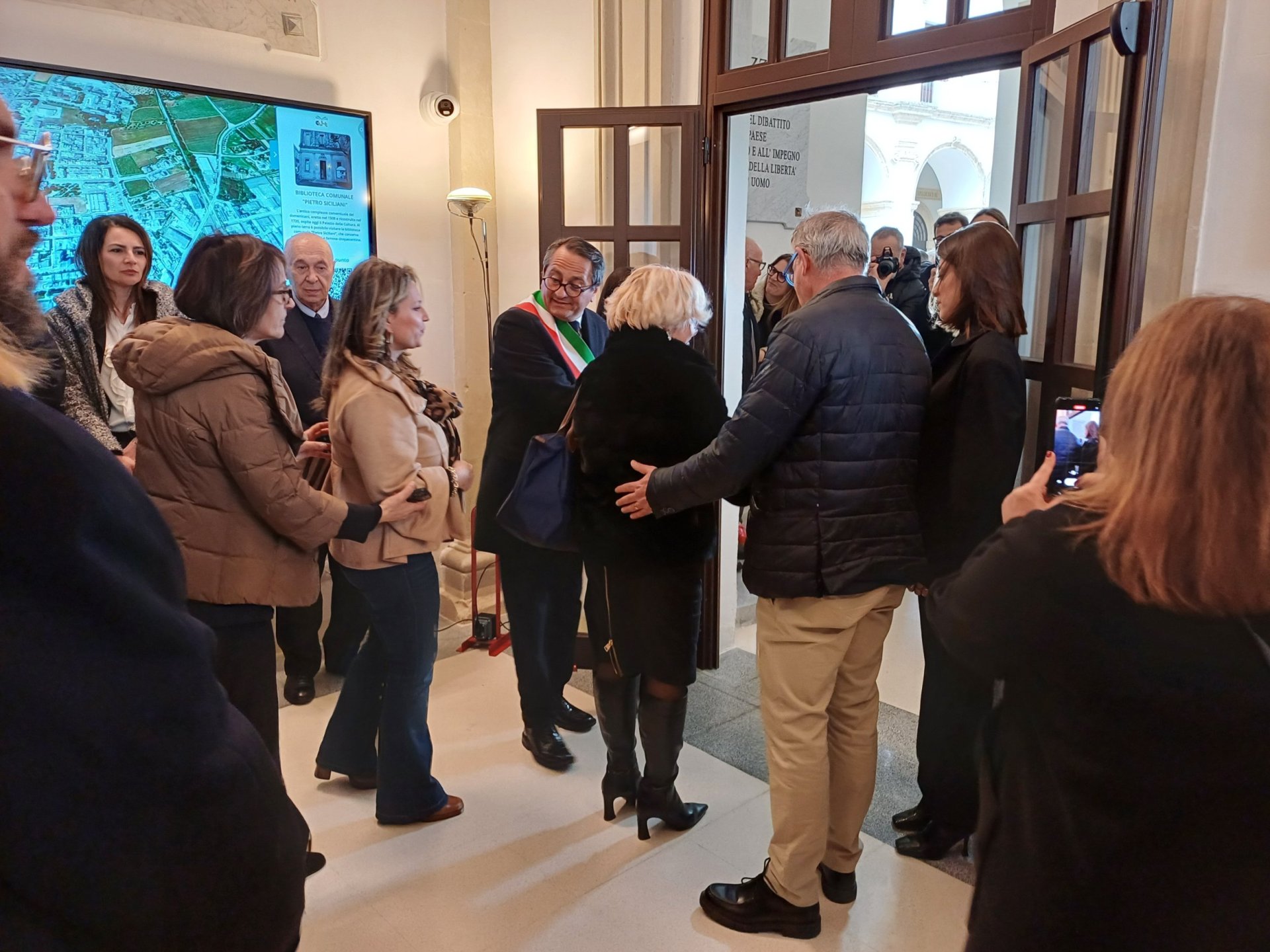 Riapertura della Biblioteca alla presenza di Paolo Mieli, investiti ...